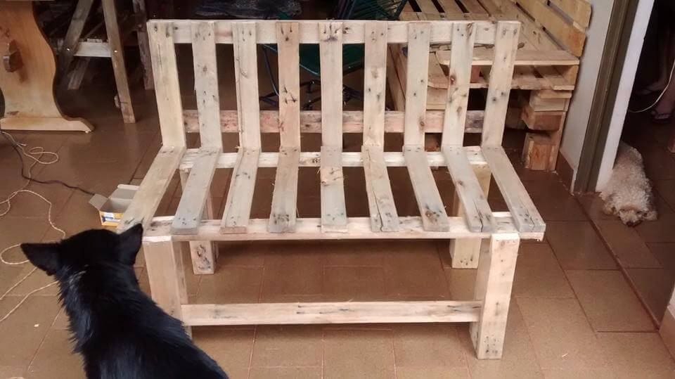 Rustic Pallet Bench - Easy Pallet Ideas