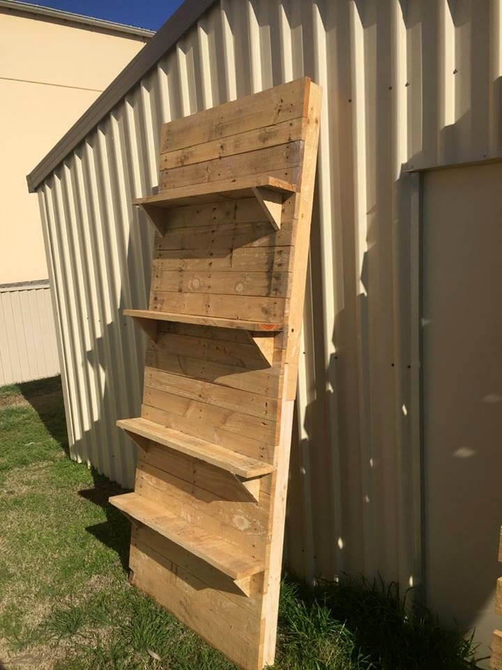 Pallet Vertical Display Shelves and Table Project - Easy Pallet Ideas